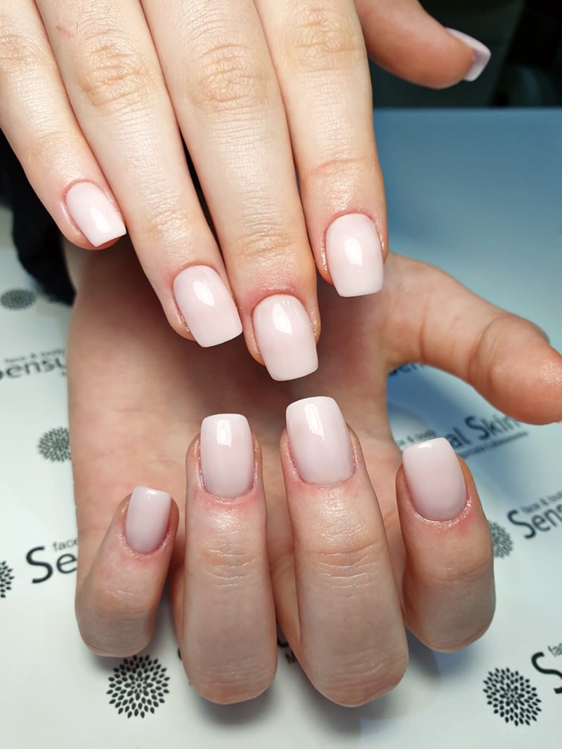 Manicure hybrydowy - Pielęgnacja dłoni - Sensual Skin